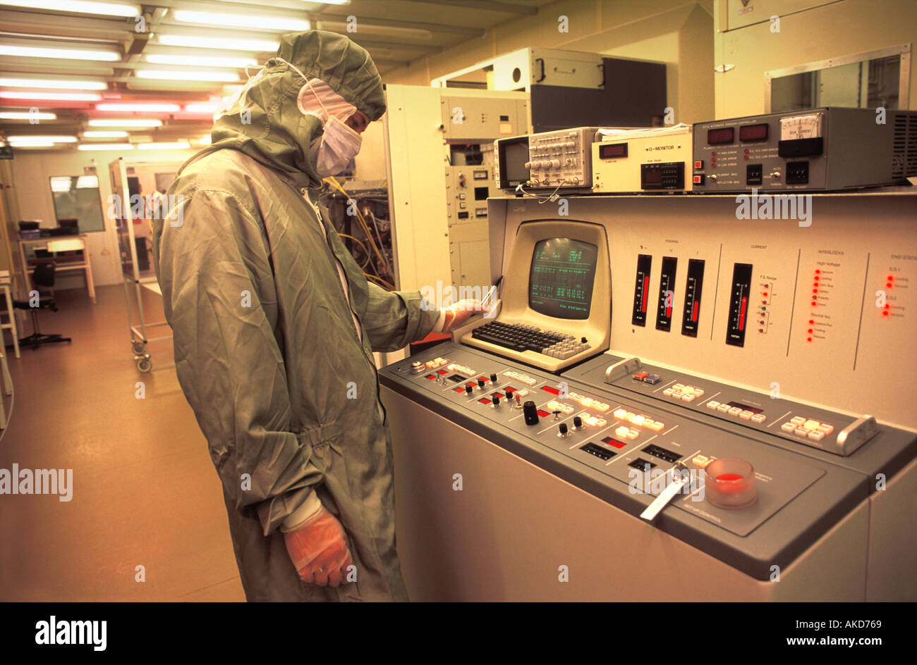 ERICSSON SILICON WAFER PRODUCTION CLEAN ROOM Stock Photo - Alamy