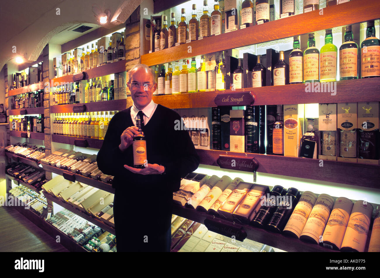 Edinburgh whisky store hi-res stock photography and images - Alamy