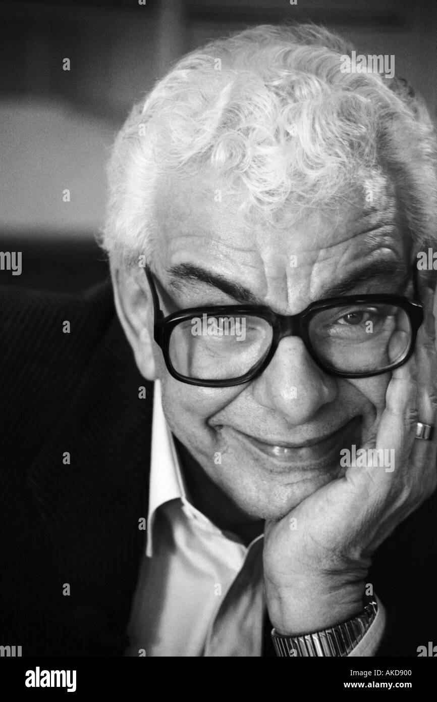 Black and white portrait of Barry Cryer Stock Photo - Alamy