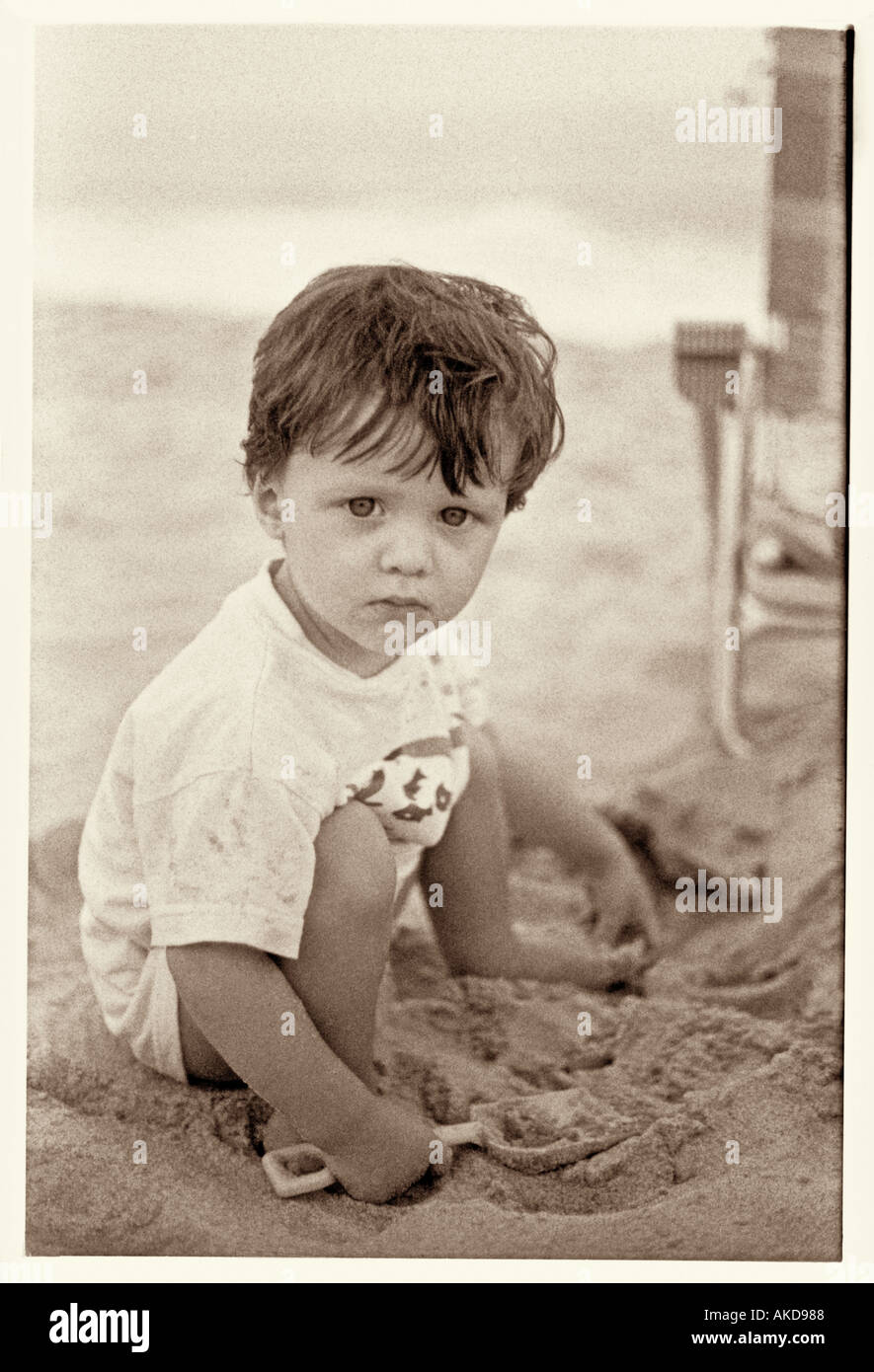 Boy looking with viewer hi-res stock photography and images - Alamy