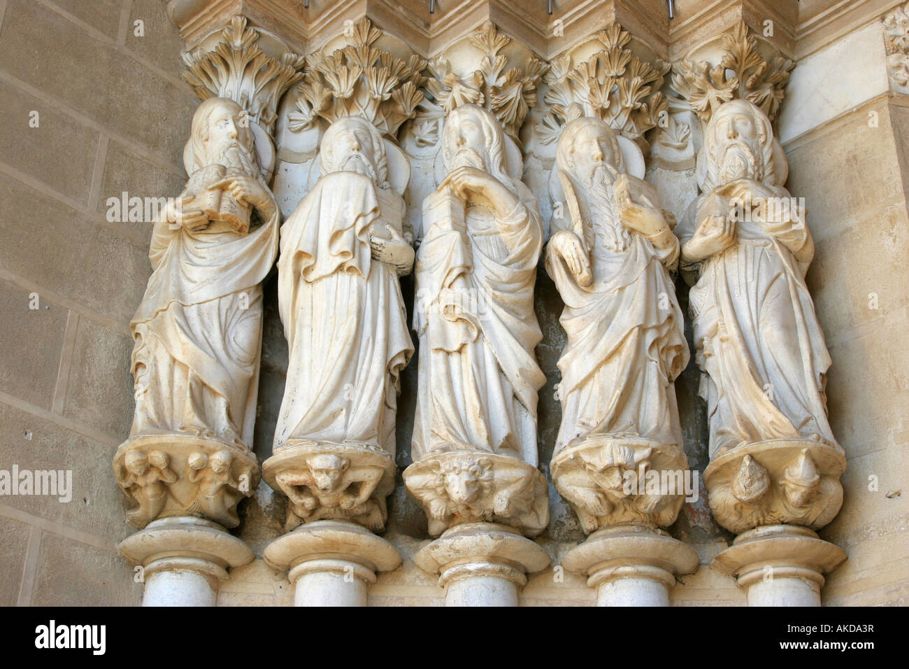Statues of the cathedral of evora hi-res stock photography and images ...