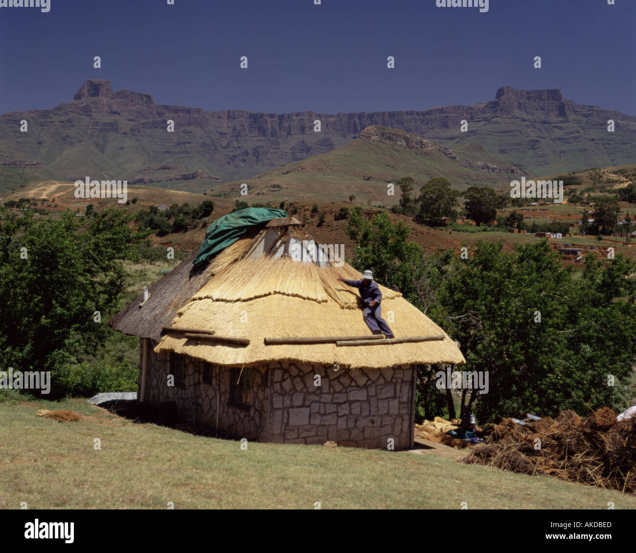 Traditional zulu house hi-res stock photography and images - Alamy