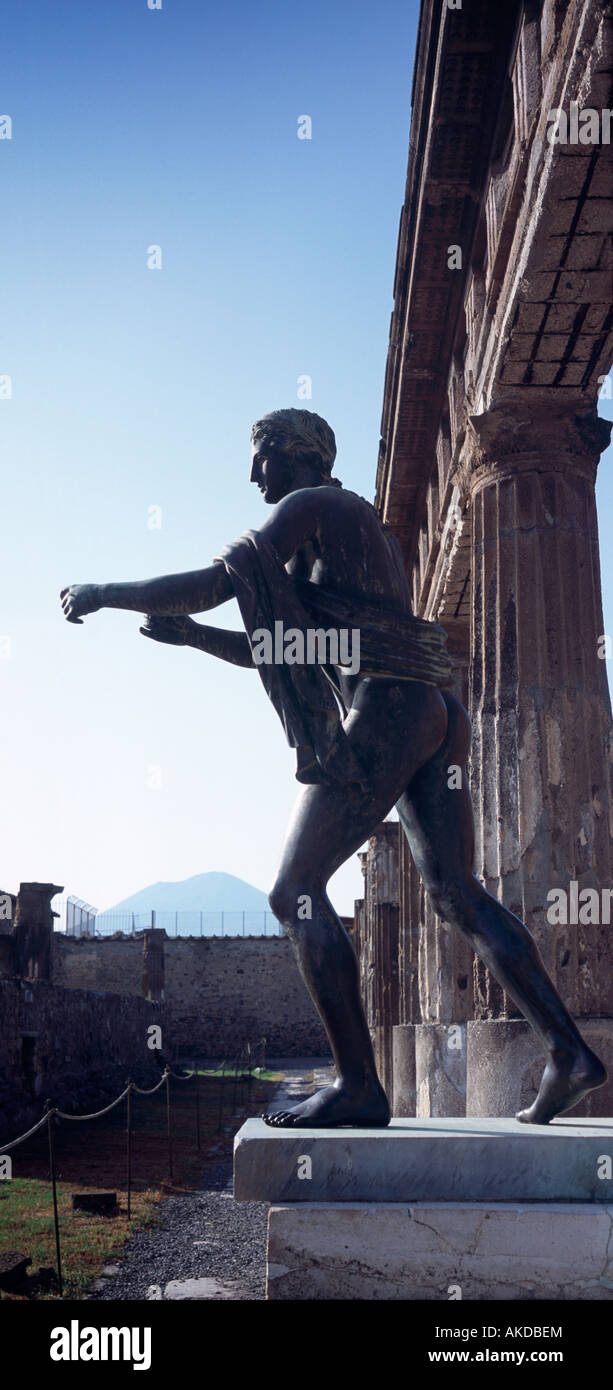 Bronze statue and Vesuvius at Temple of Apollo, Pompeii Stock Photo - Alamy