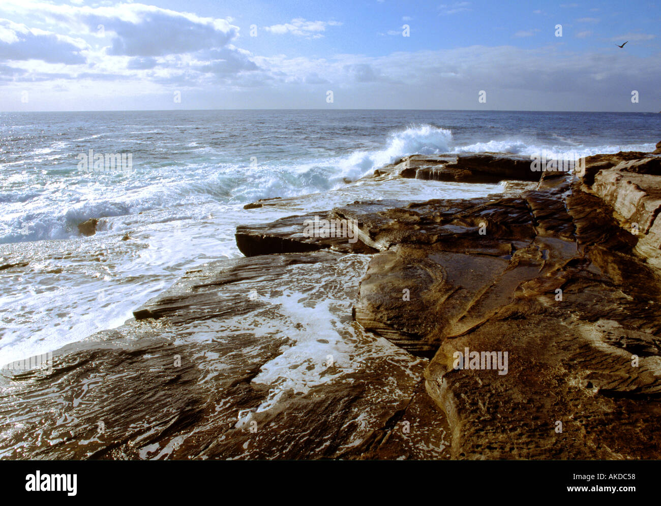 Waves hitting against rocks hi-res stock photography and images - Alamy