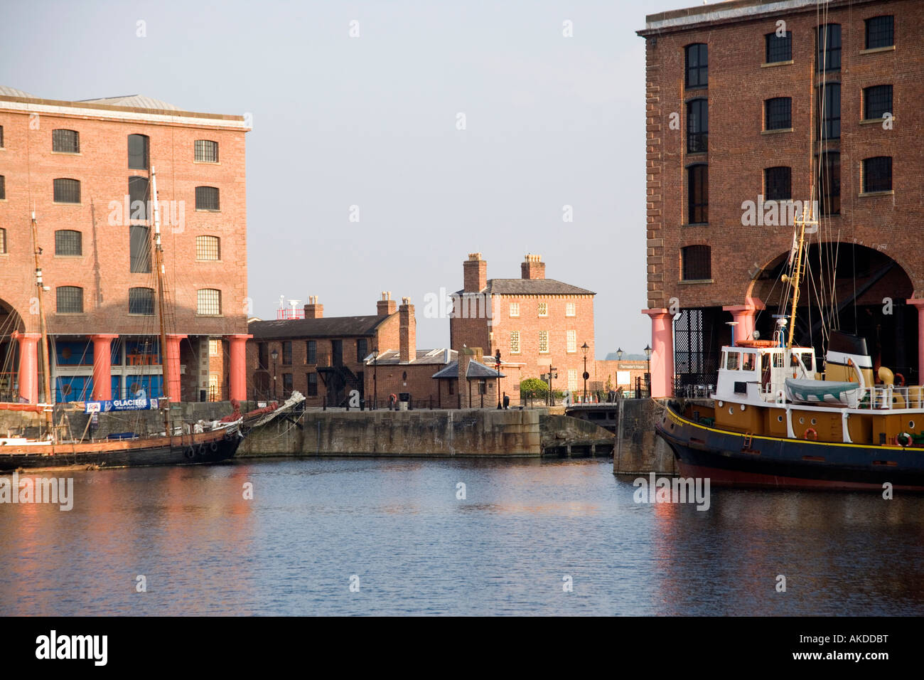 The centre of Albert Dock and the buildings housing the Tate Gallery ...