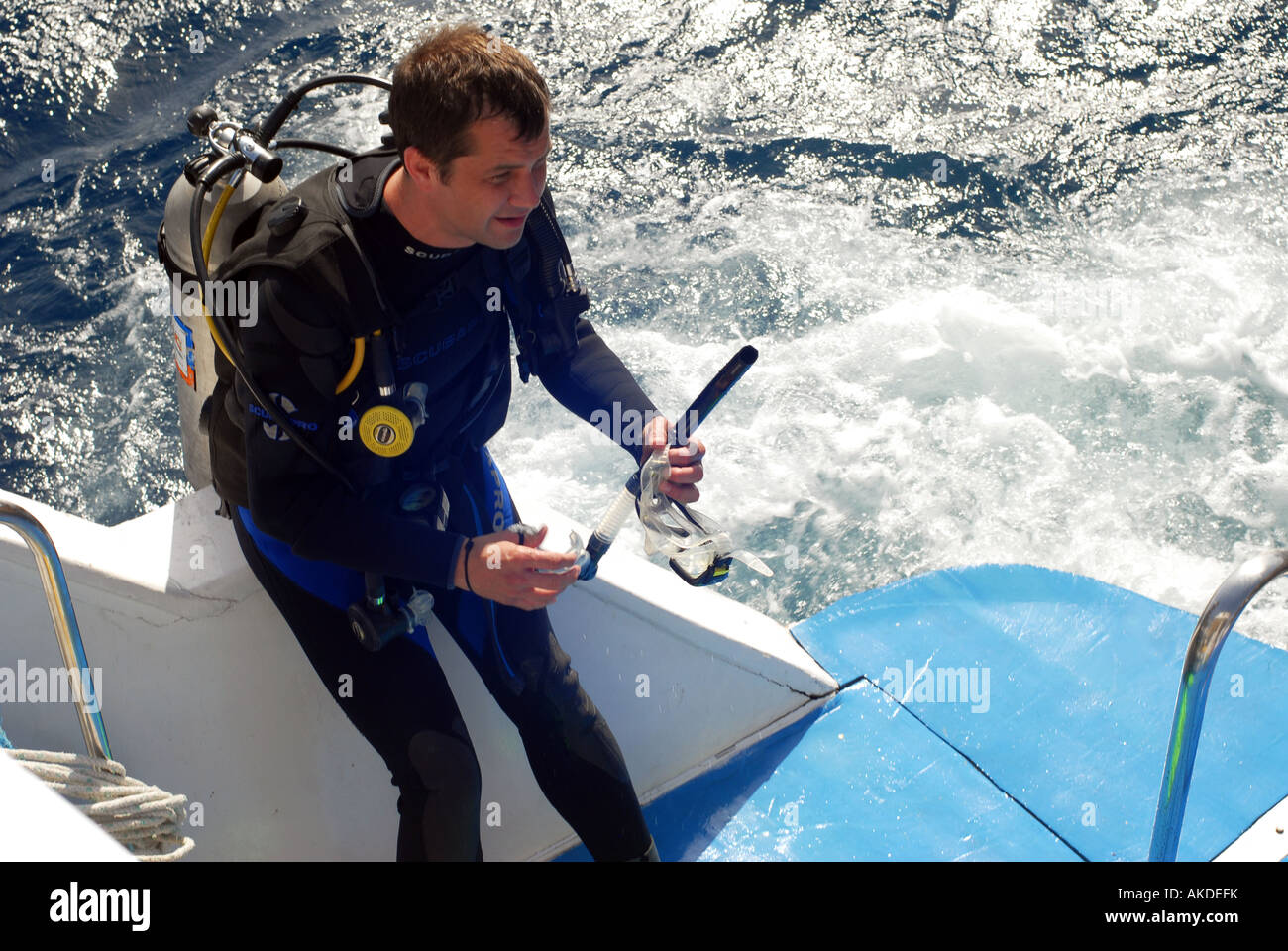 Man preparing to snorkel hi-res stock photography and images - Alamy