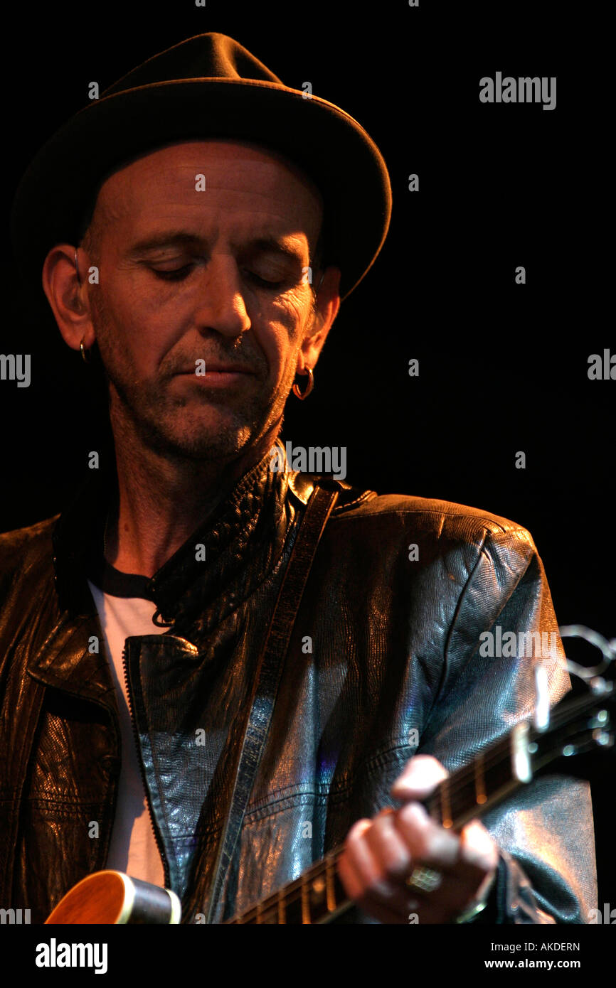 Mark Flanigan The guitarist. Jools Holland at Belvoir castle, Carte D ...
