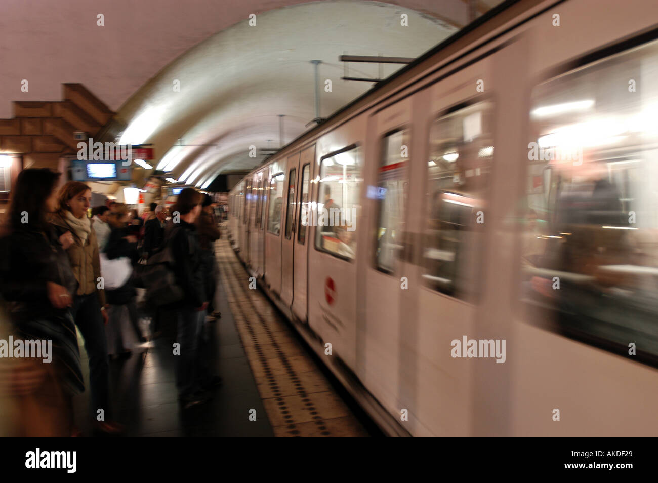 Paris's subway system, referred to as "Le Metro Stock Photo - Alamy