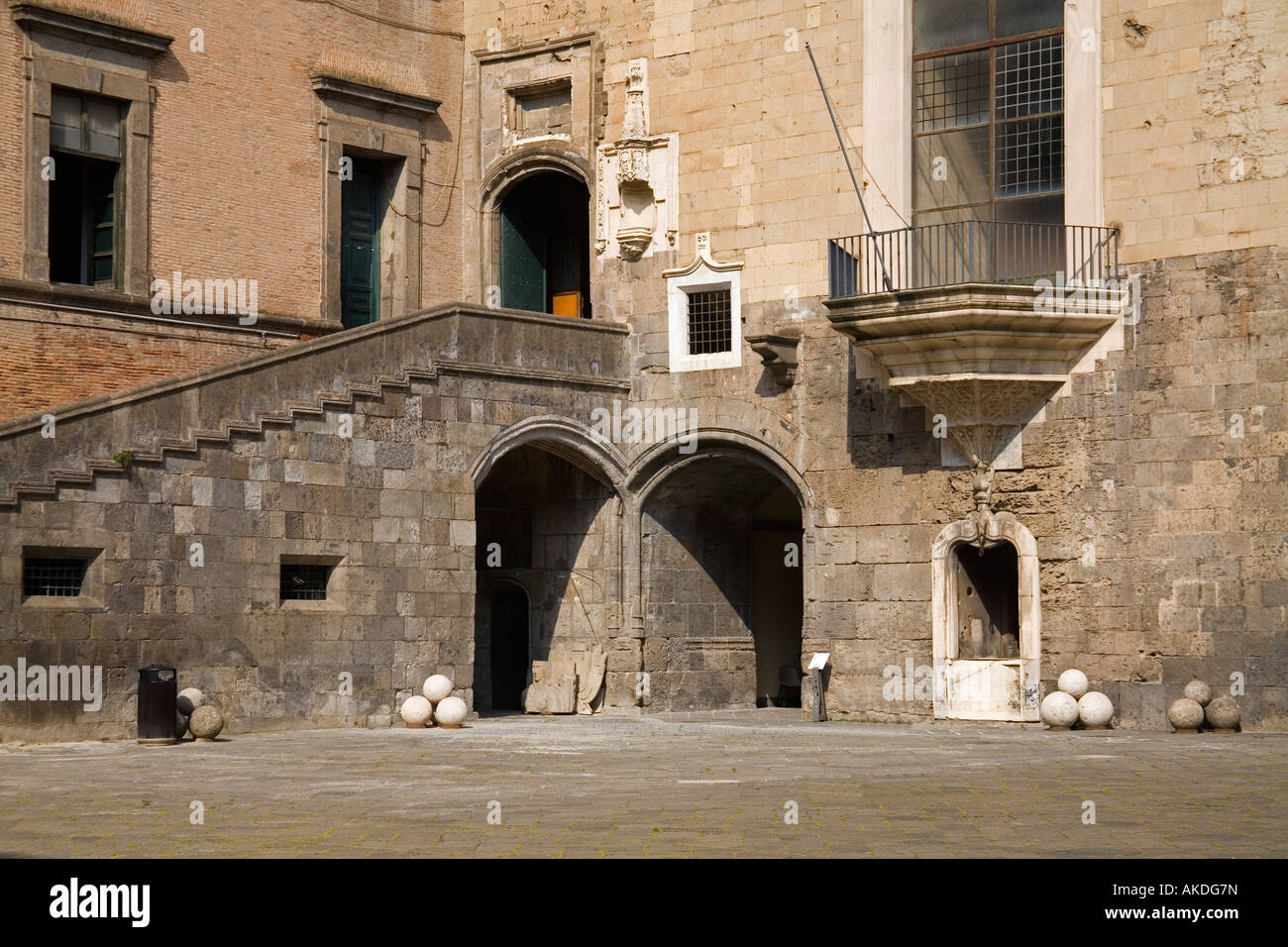 Inner city castle hi-res stock photography and images - Alamy