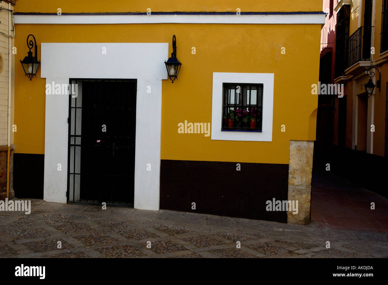 Old door santa cruz hi-res stock photography and images - Alamy