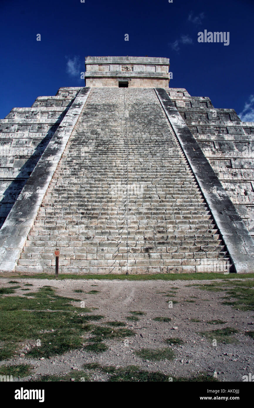Chichen itza equinox hi-res stock photography and images - Alamy