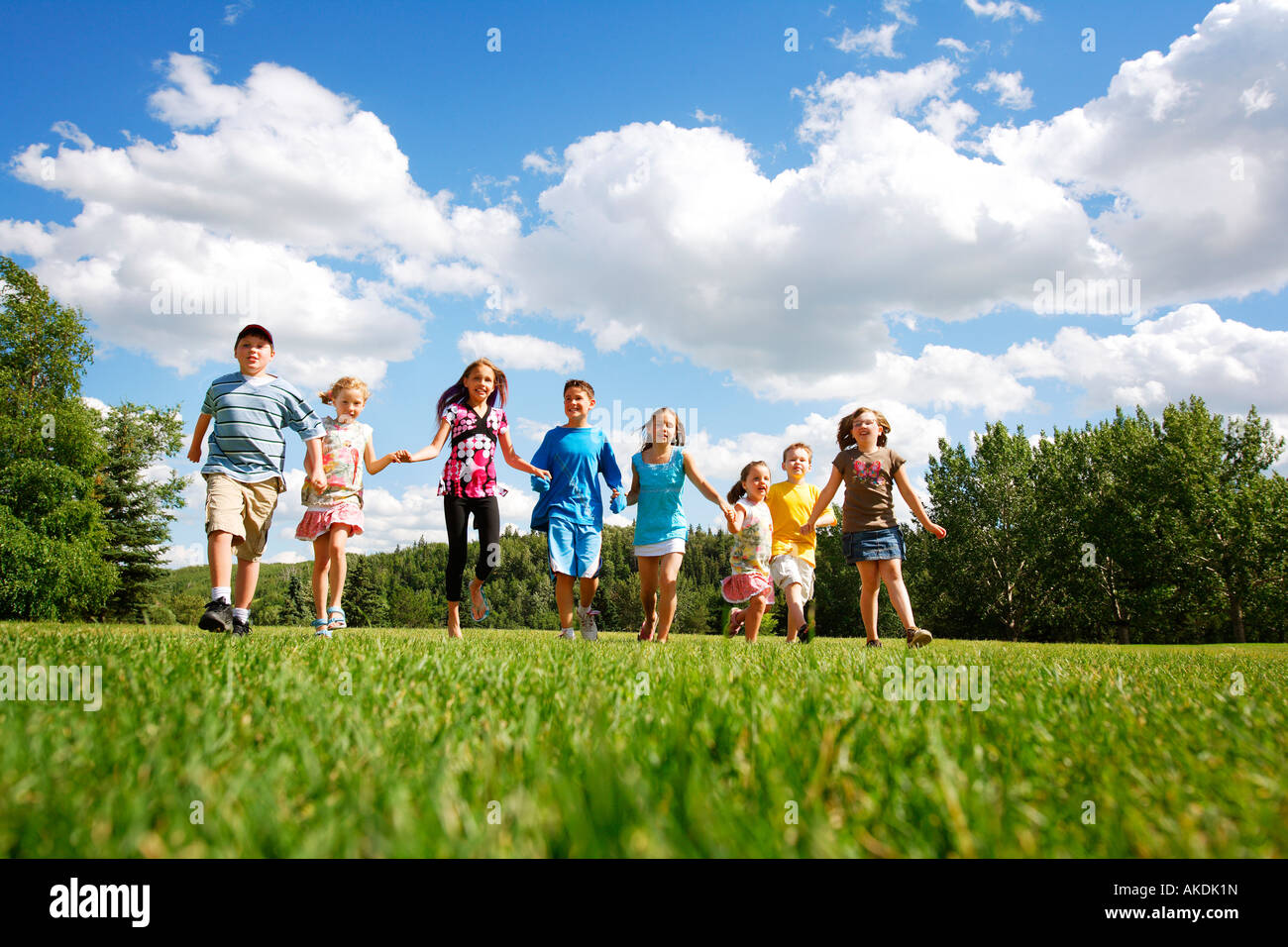 Kids holding hands Stock Photo - Alamy