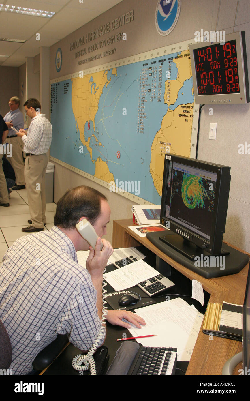 Meteorologist forecast hi-res stock photography and images - Alamy