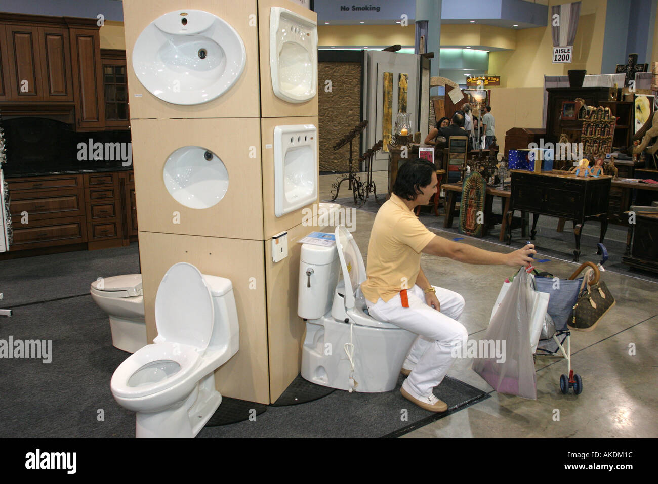 Toilet sits on beach hi-res stock photography and images - Alamy