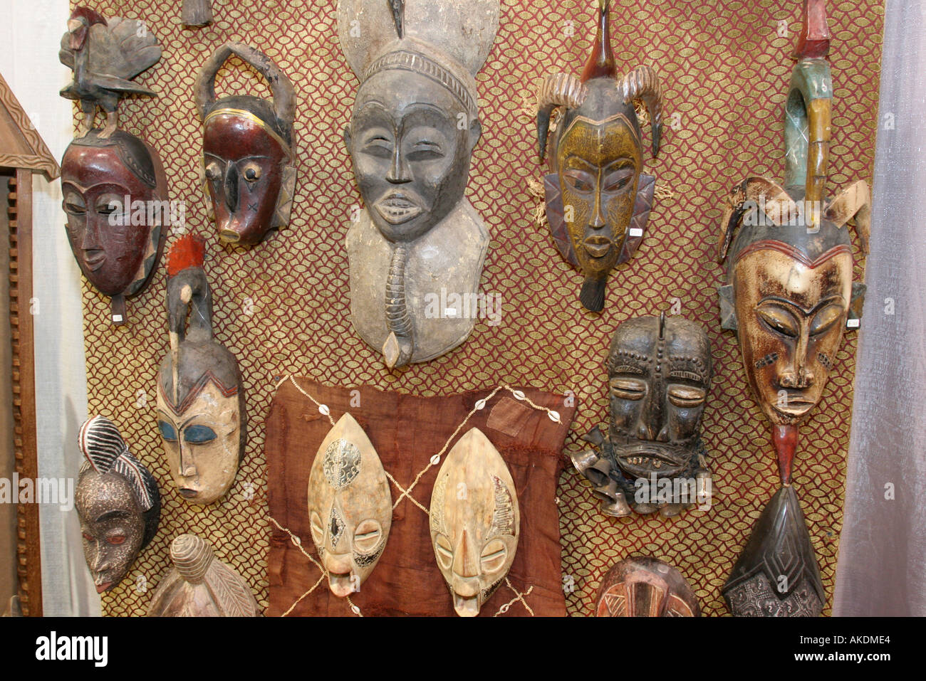 Face masks on statues hi-res stock photography and images - Alamy