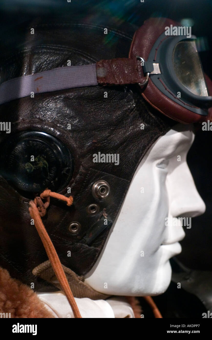 Pilot helmet world war 2 hi-res stock photography and images - Alamy