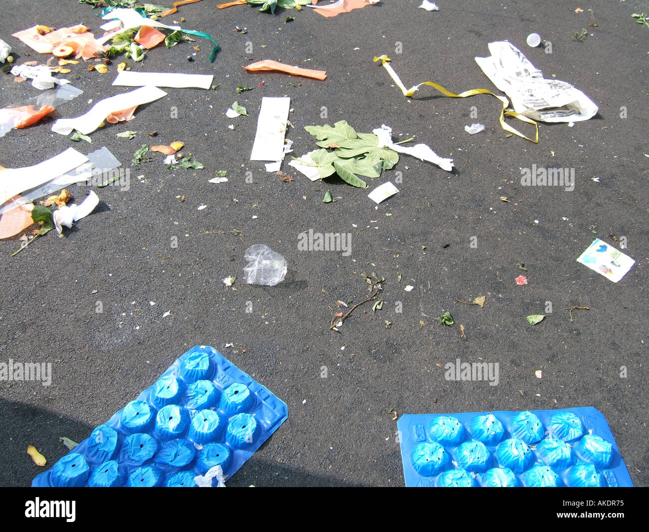 rubbish on road at market site Stock Photo - Alamy