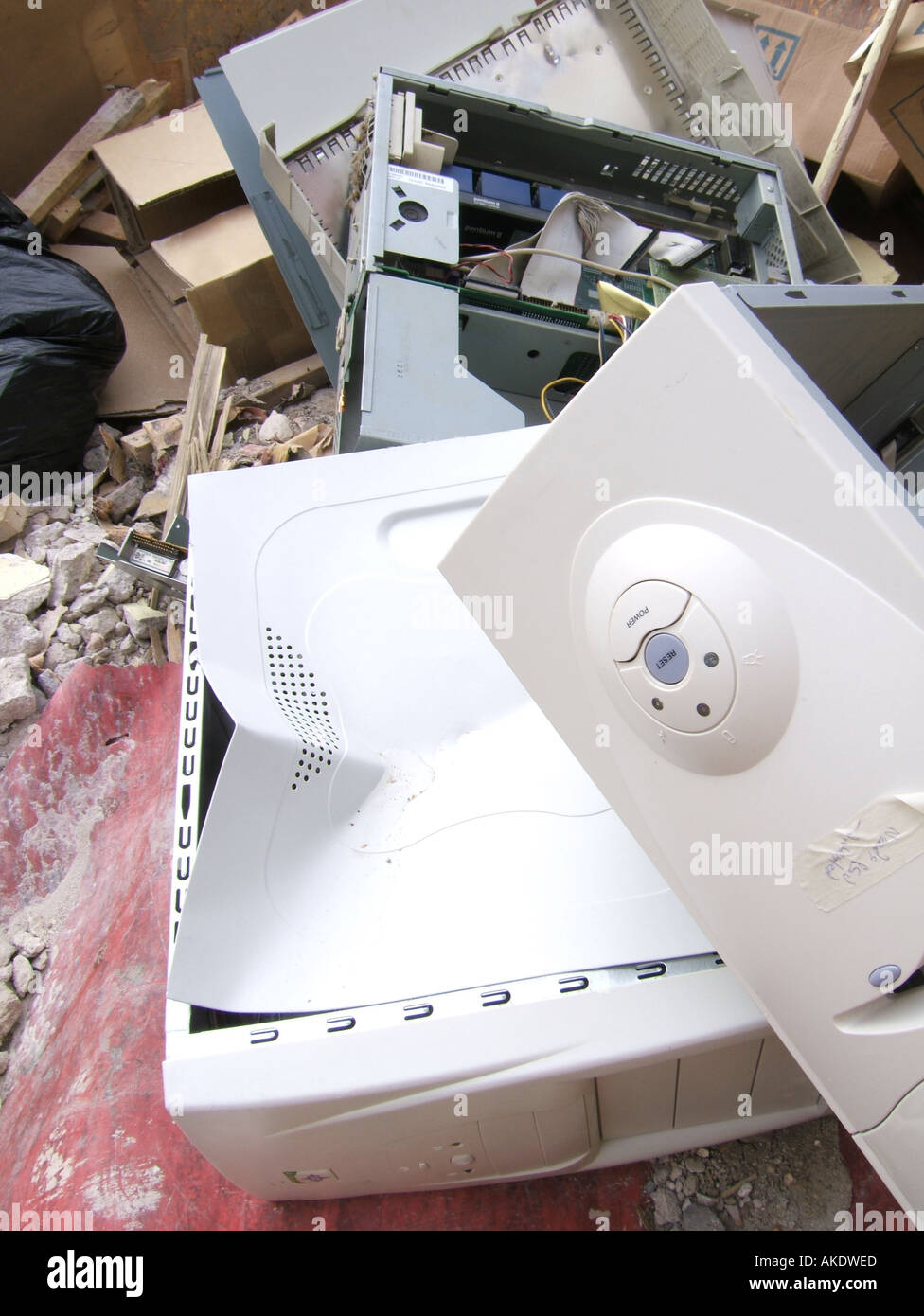 Where are computers dumped hi-res stock photography and images - Alamy