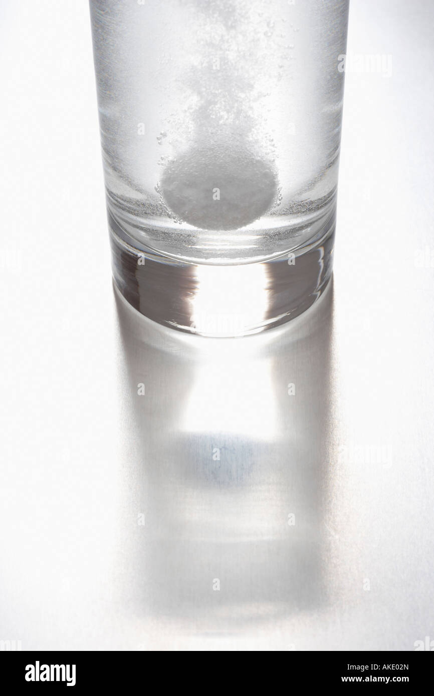 Disolving tablet hi-res stock photography and images - Alamy