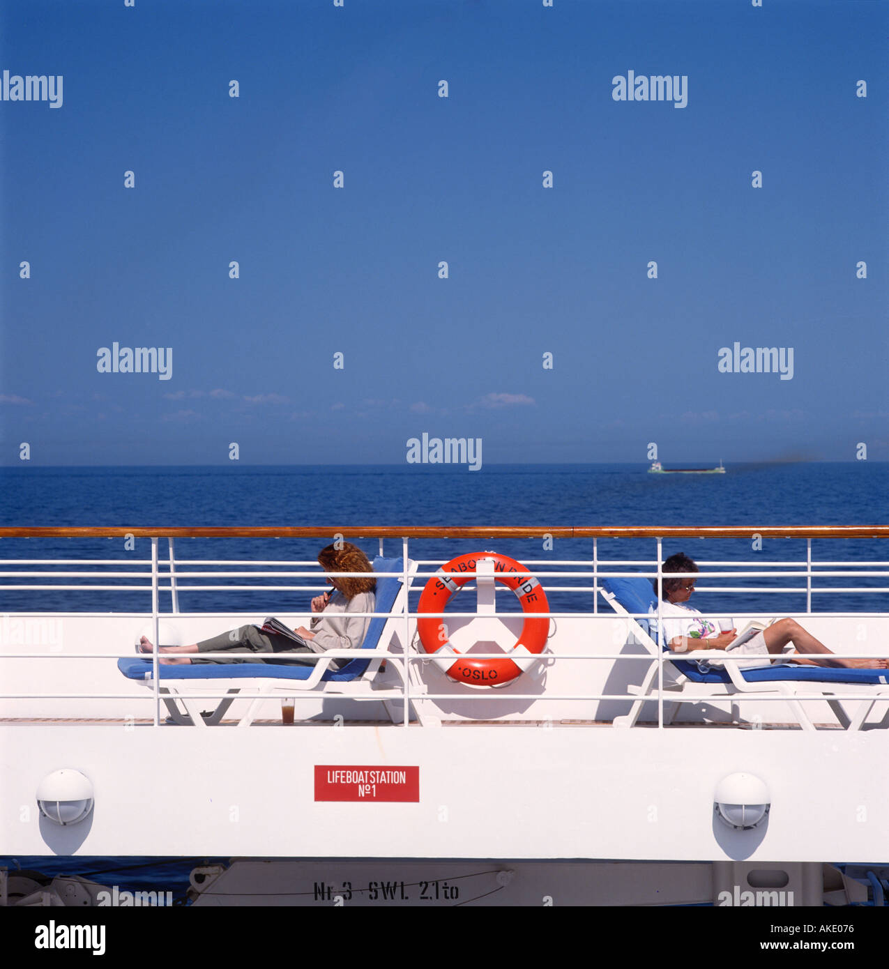 Silly ship hi-res stock photography and images - Alamy