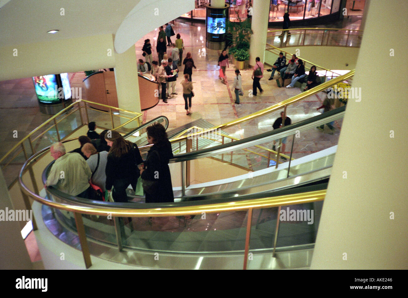 Curved escalator hi-res stock photography and images - Alamy