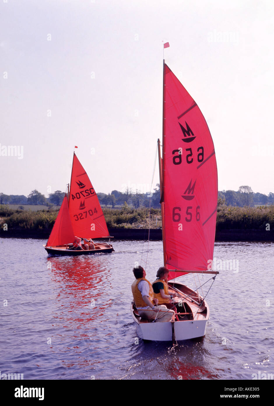 Mirror dinghy sails hi-res stock photography and images - Alamy