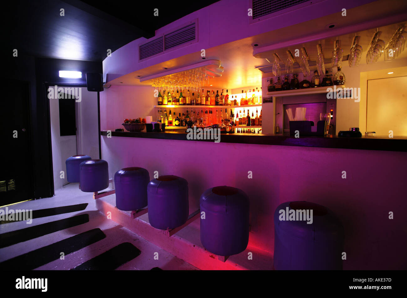 Club lounge interiors hi-res stock photography and images - Alamy