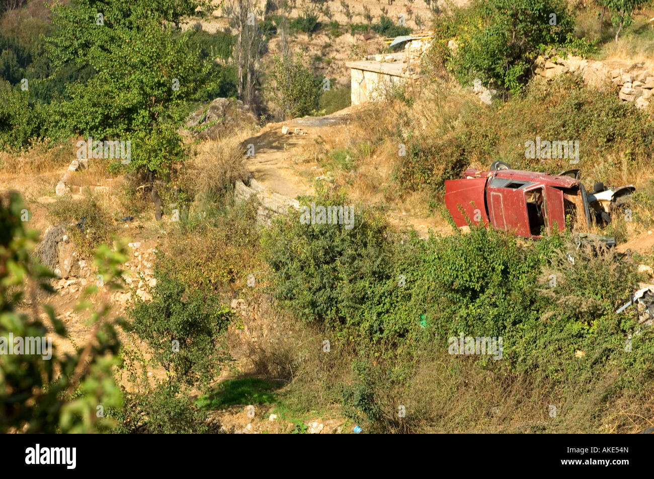 Car accident cliff hi-res stock photography and images - Alamy