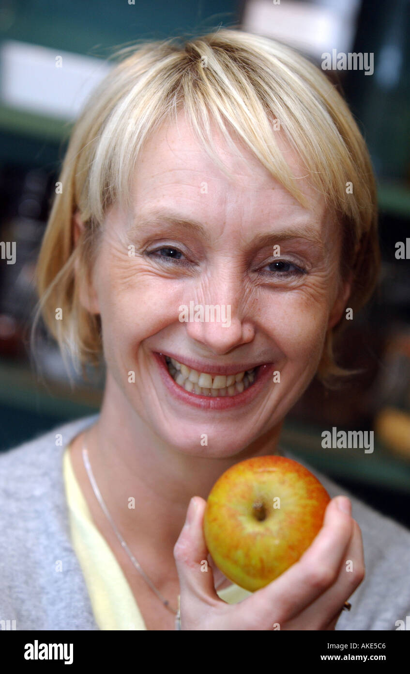 Lesley Cook's Instagram, Twitter & Facebook on IDCrawl