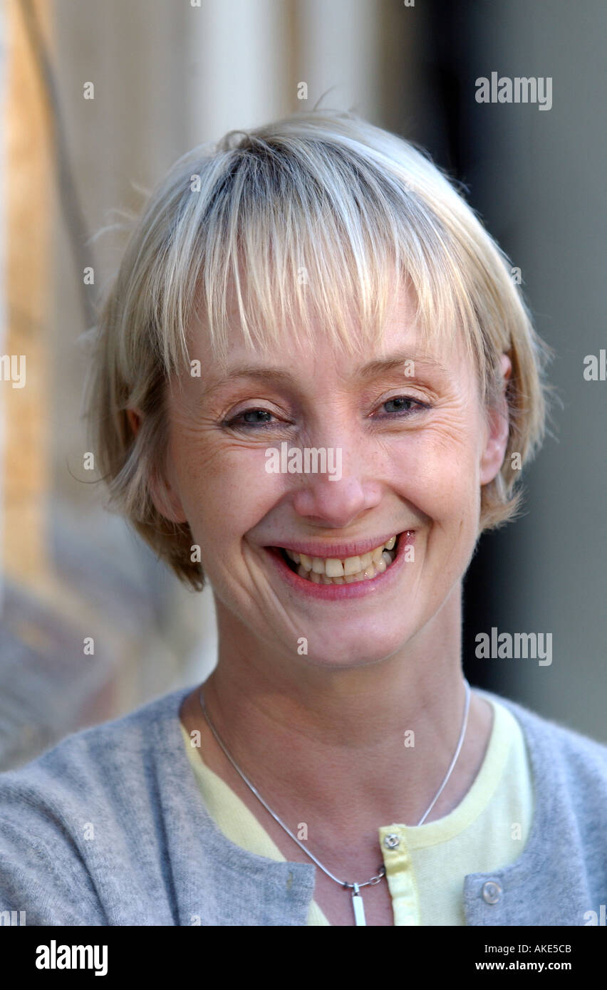 Lesley Cook's Instagram, Twitter & Facebook on IDCrawl