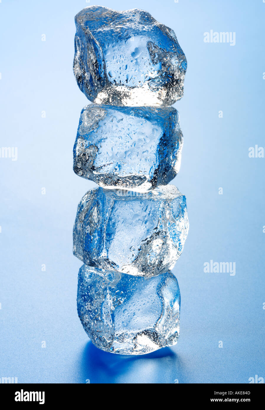 Stack ice cubes hi-res stock photography and images - Alamy