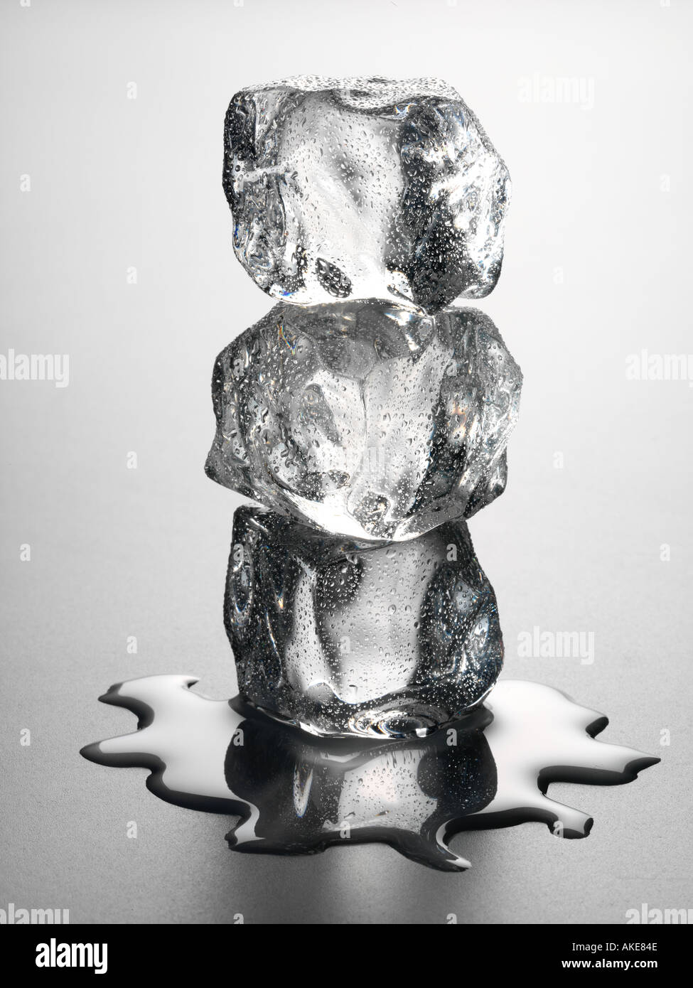 Stack ice cubes hi-res stock photography and images - Alamy
