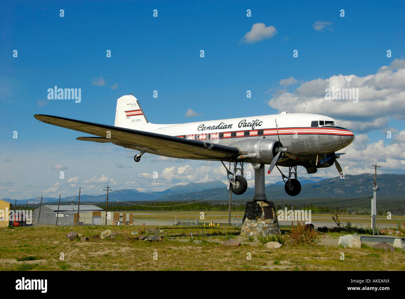 Douglas dc 3 airplane hi-res stock photography and images - Alamy