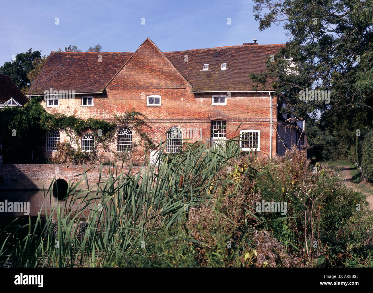Flatford mill suffolk england hi-res stock photography and images - Alamy