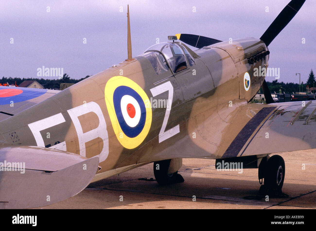 Spitfire raf flugzeug hi-res stock photography and images - Alamy