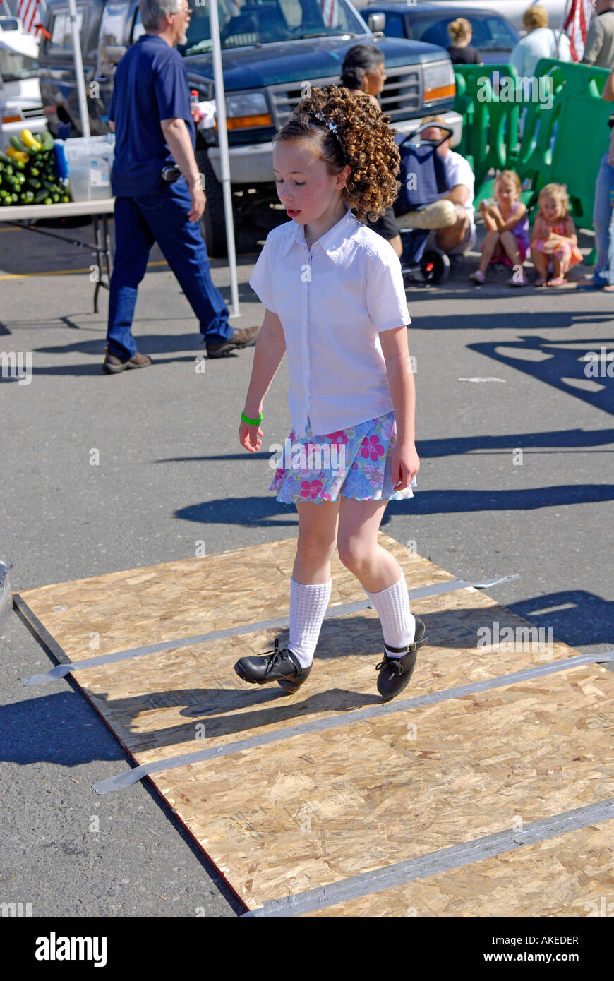 Irish dancers performance hi-res stock photography and images - Alamy
