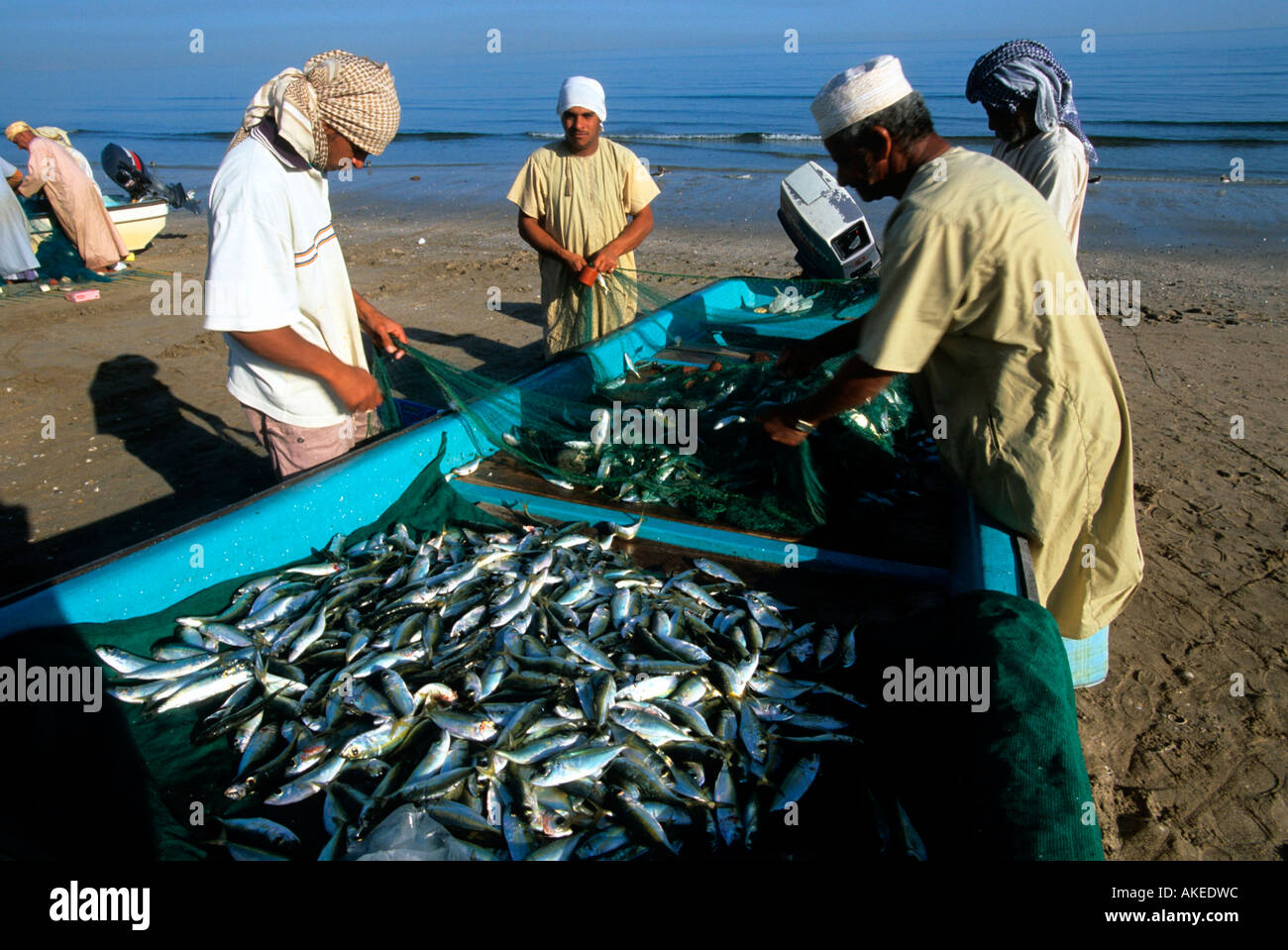 OM, Oman, Barka, Fischer am Strand Stock Photo - Alamy
