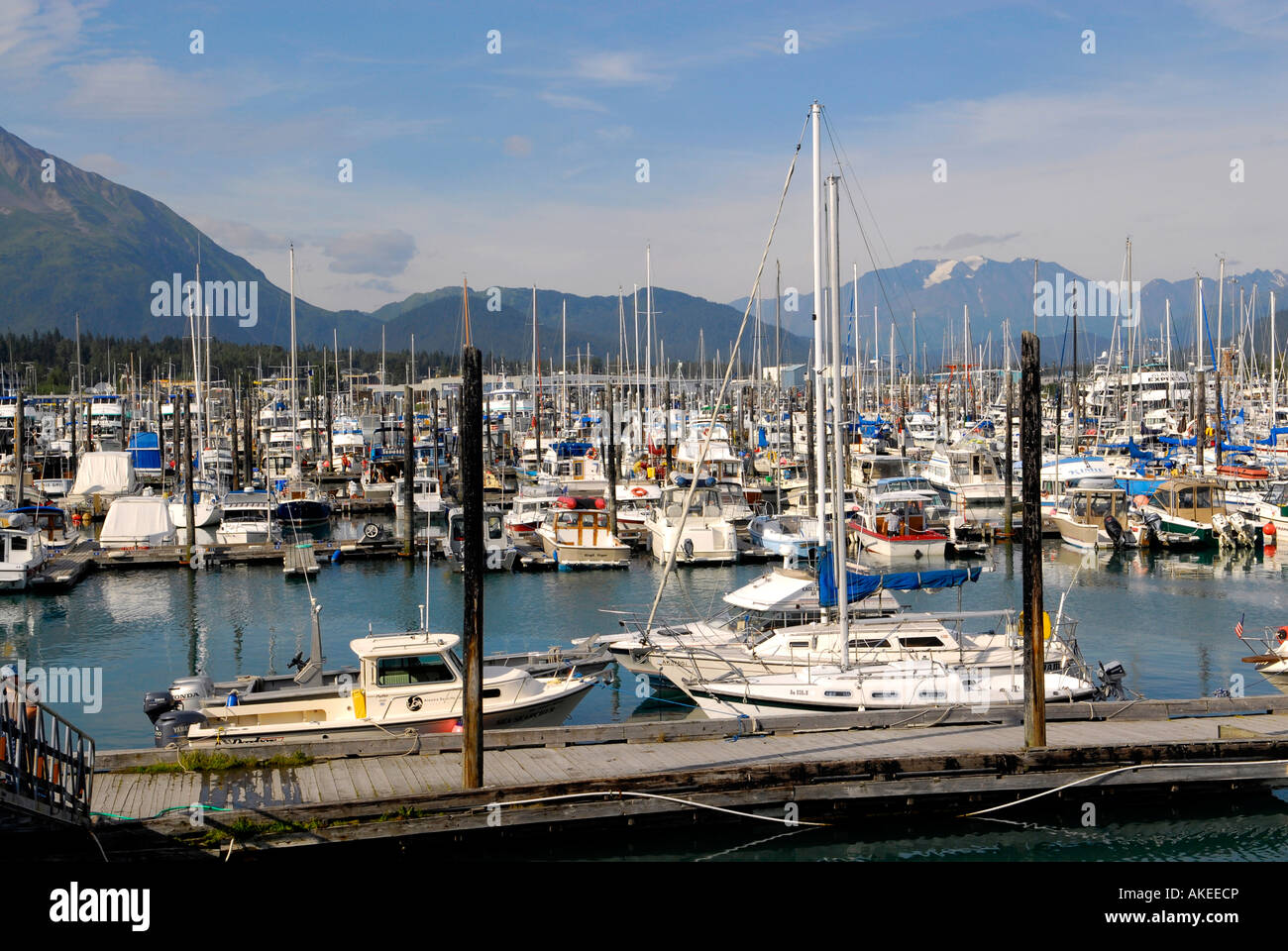 Commercial private boats docked hi-res stock photography and images - Alamy