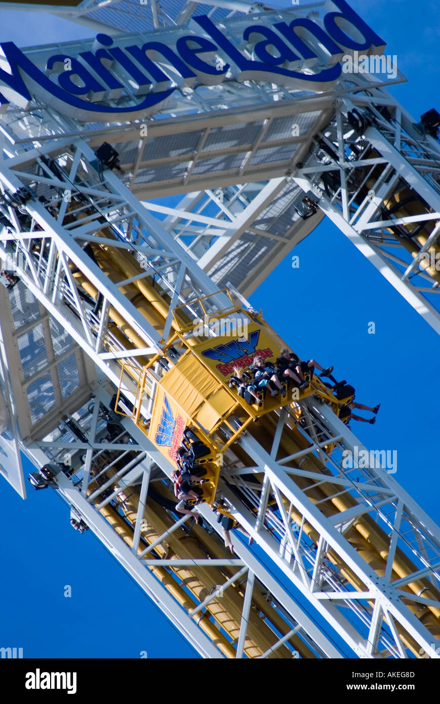 Drop tower hi-res stock photography and images - Alamy