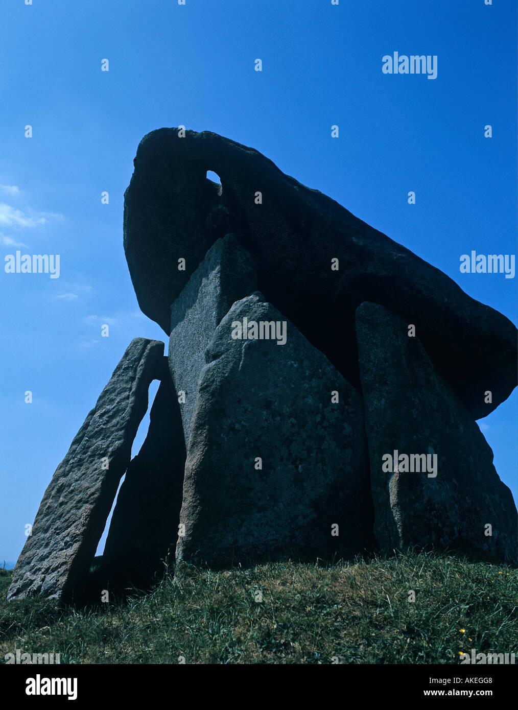 Trethevy quoit cornwall hi-res stock photography and images - Alamy
