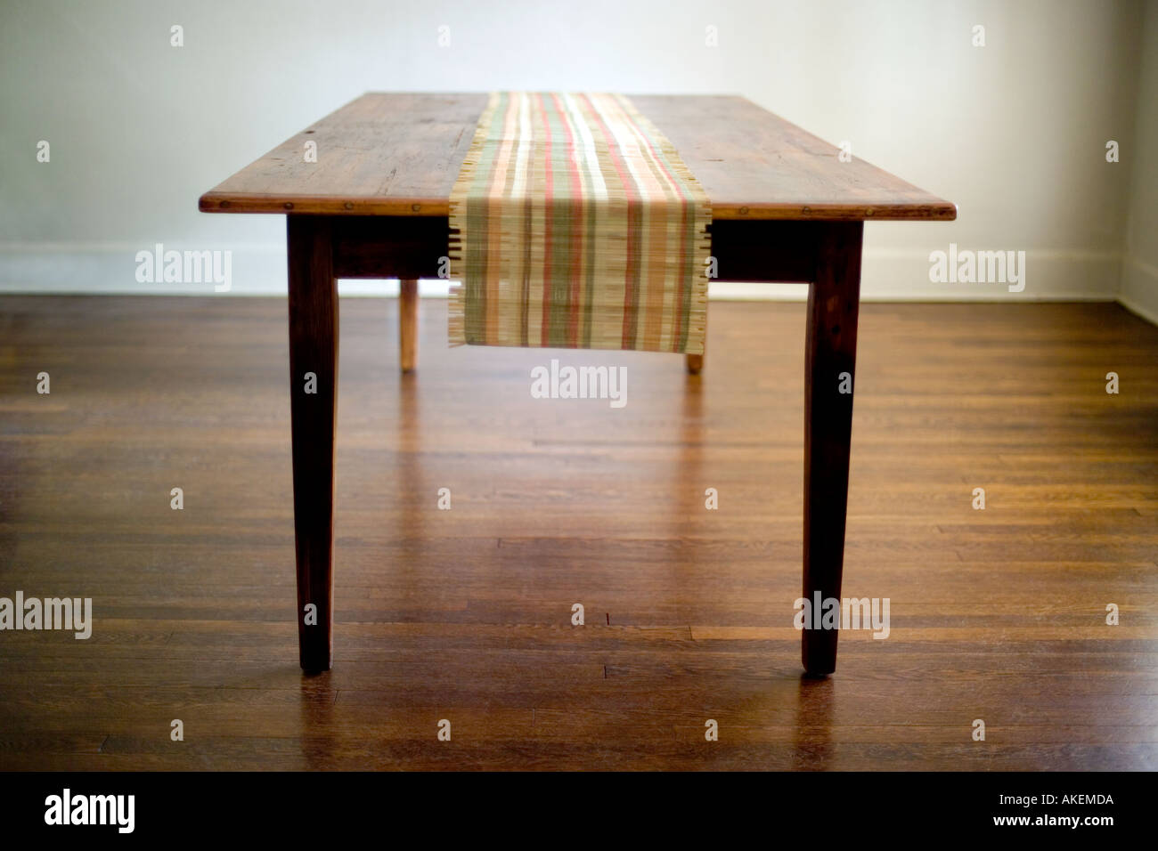 Table upon hi-res stock photography and images - Alamy