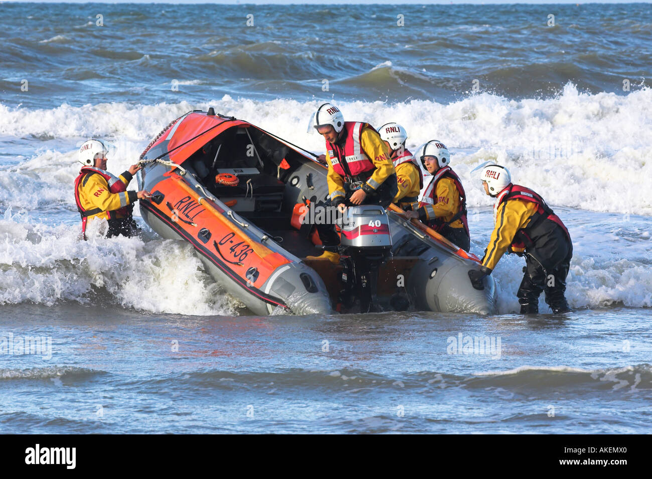 Launching the RNLI Cromer D class inshore lifeboat Stock Photo - Alamy