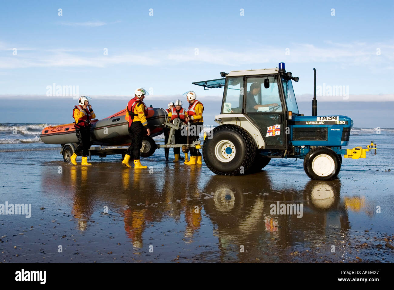 Launching the RNLI Cromer D class inshore lifeboat Stock Photo - Alamy