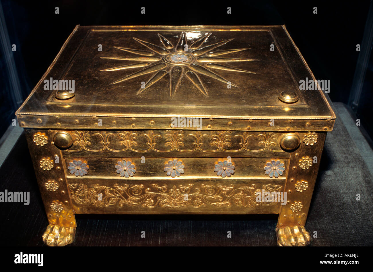 Goldene larnax hi-res stock photography and images - Alamy