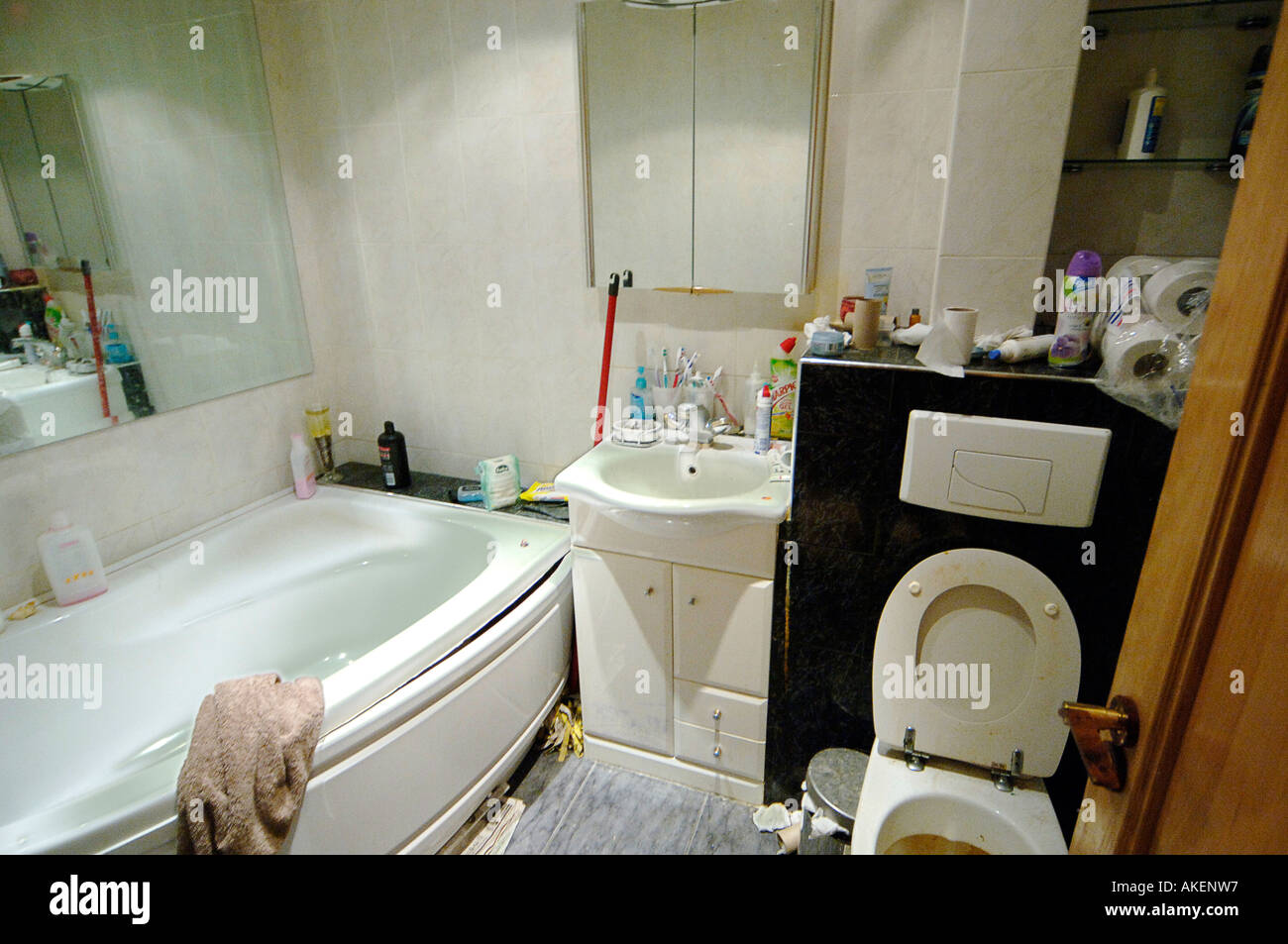 Filthy room hi-res stock photography and images - Alamy