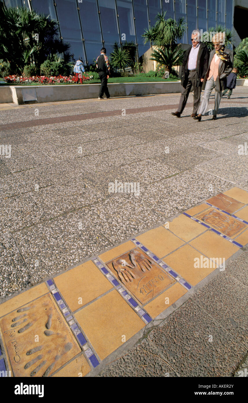 Artists hand marks hi-res stock photography and images - Alamy