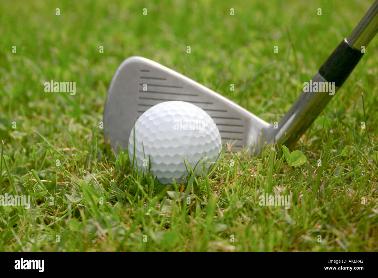 Addressing golf ball hi-res stock photography and images - Alamy