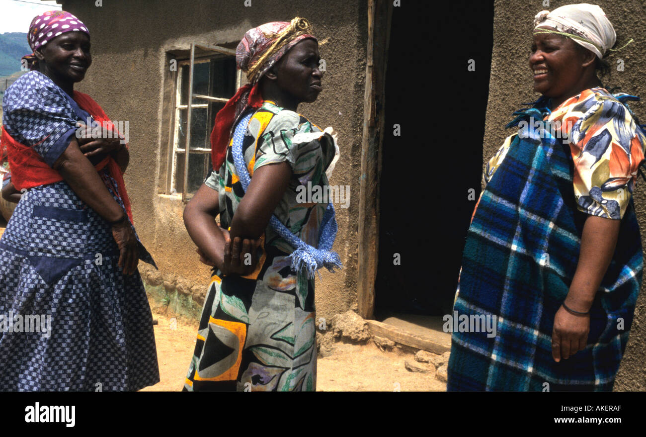 Old women outside house hi-res stock photography and images - Alamy