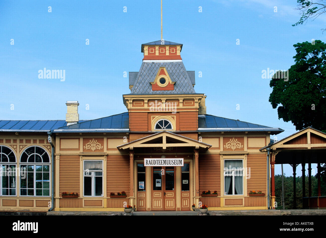 Estland, Haapsalu (Hapsal), Bahnhof. Eisenbahnmuseum Stock Photo - Alamy