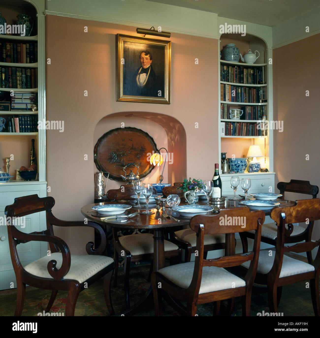 Chalkboard Dining Room With Alcove